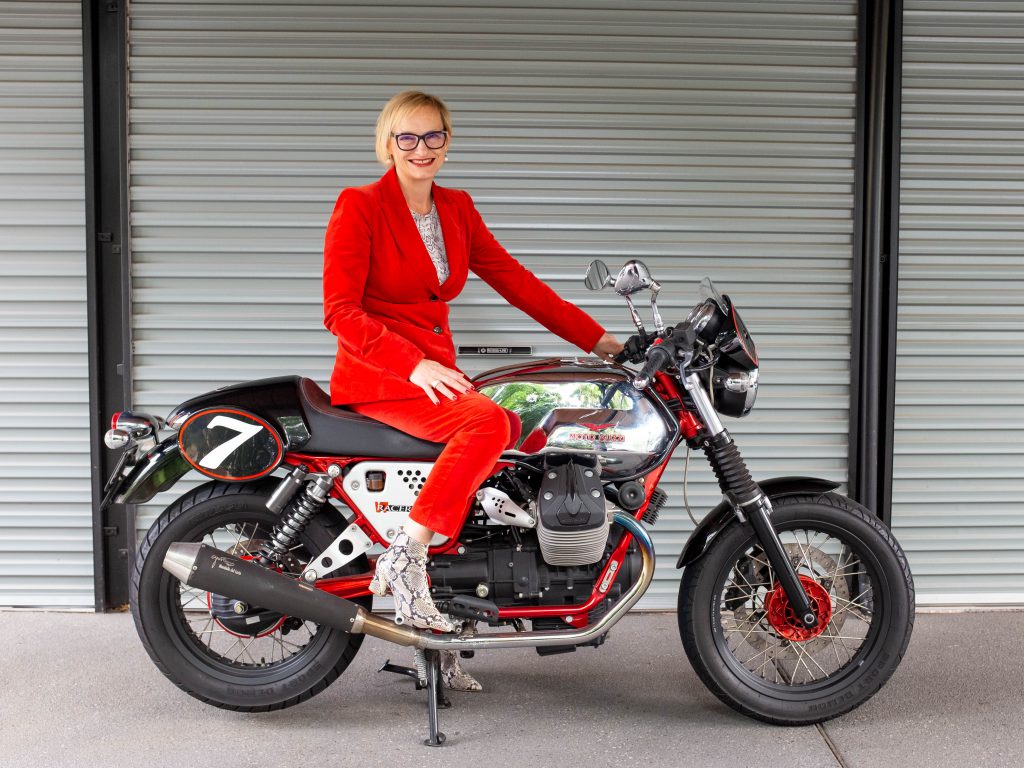 Style Rider, Luciana Rossi - Moto Guzzi V7 - thebetterlivingindex.com